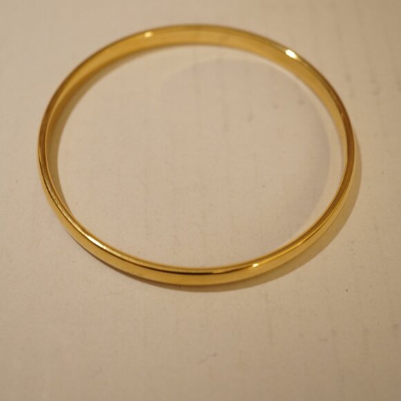 Monet | Jewelry | Vintage Monet Gold Tone Bangle Bracelet Signed Monet ...